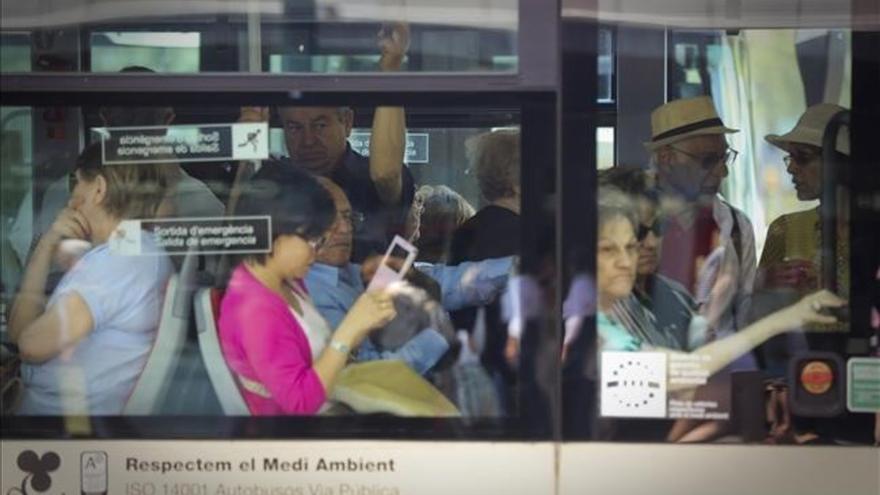Un recorrido en un bus lleno de turistas el día de Navidad