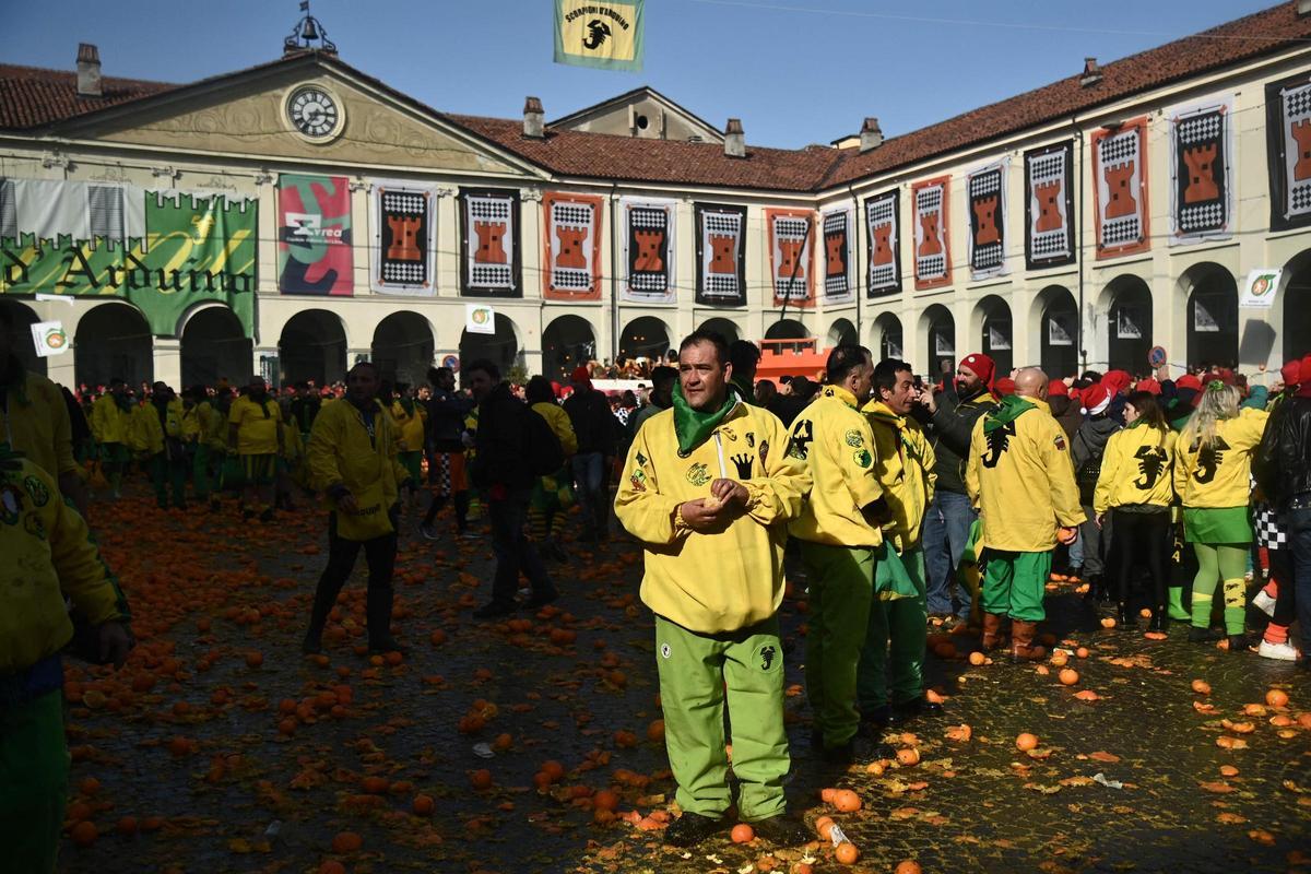 Batalla de las naranjas en el Carnaval de Ivrea, cerca de Turín | FOTOS