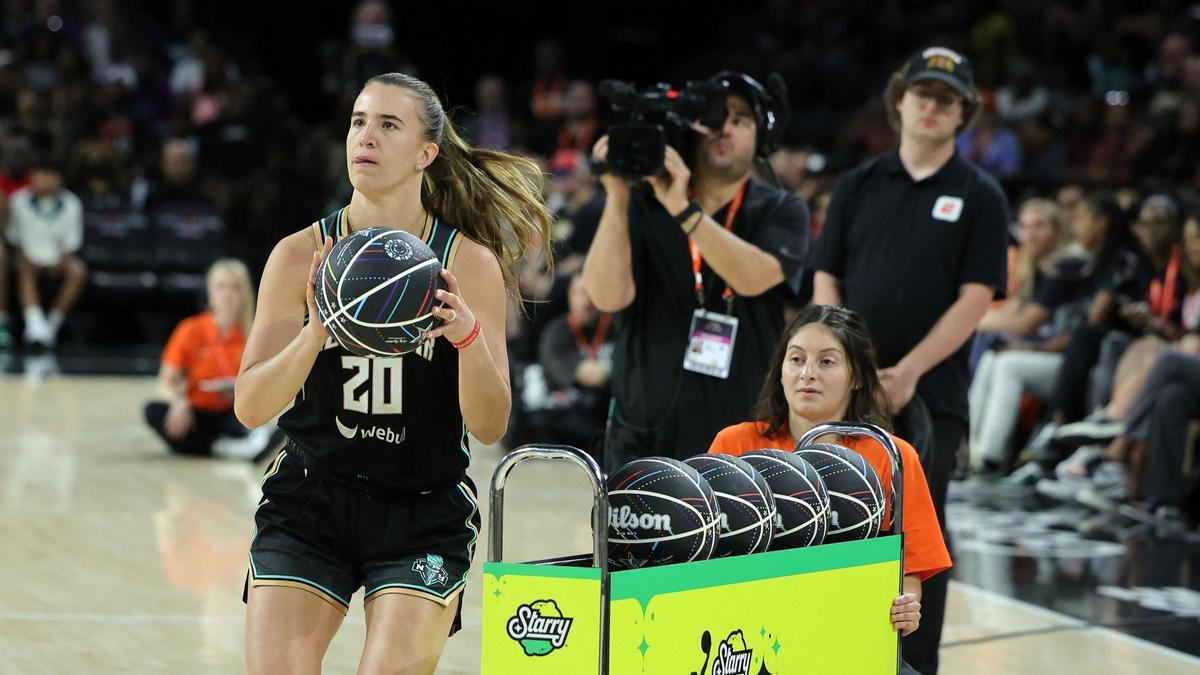 Sabrina Ionescu hace historia y bate el récord en un concurso de ...
