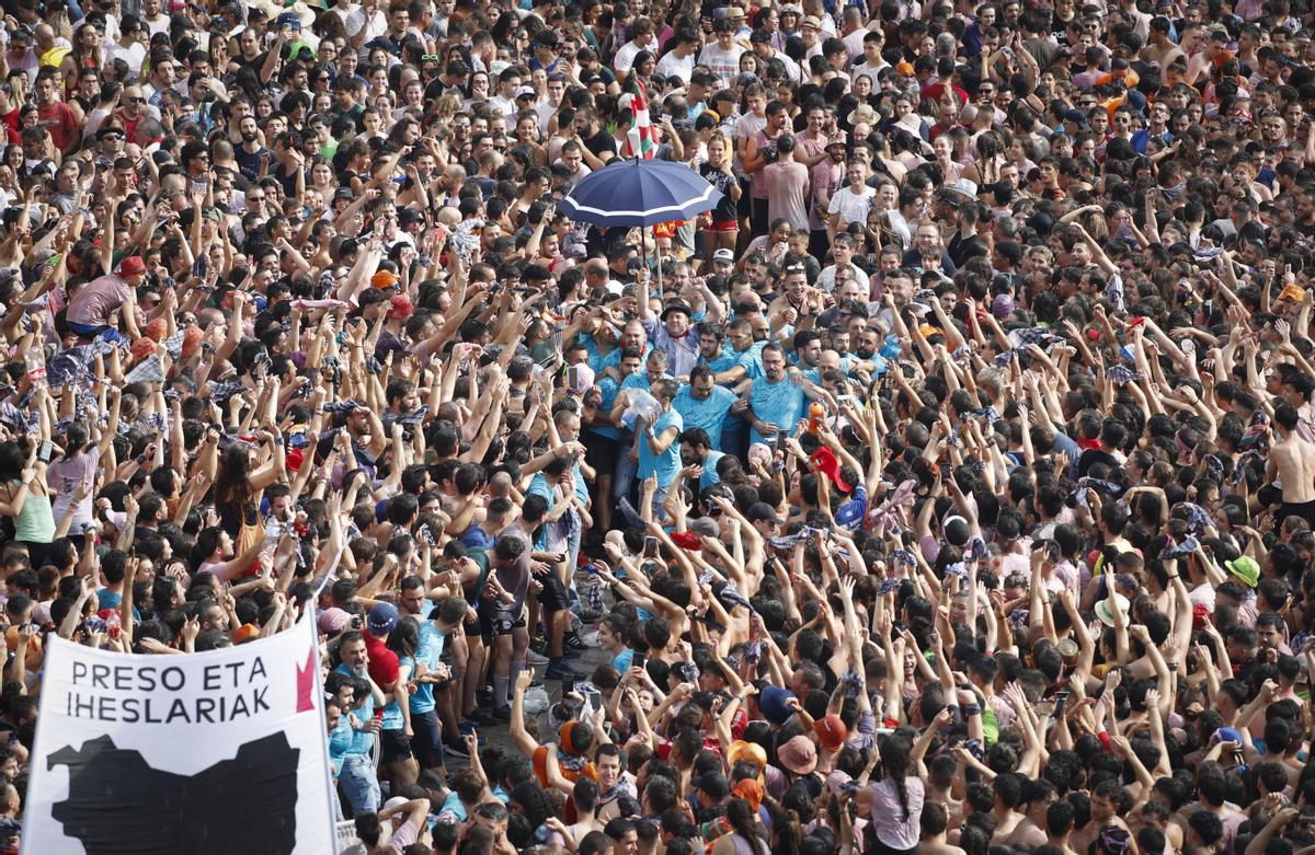 La bajada de Celedón da inicio a las fiestas de Vitoria | FOTOS