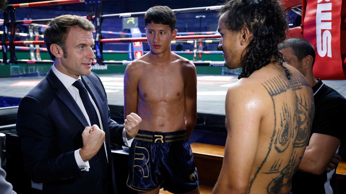 Macron visita un centro de Muay thai en Bangkok | FOTOS
