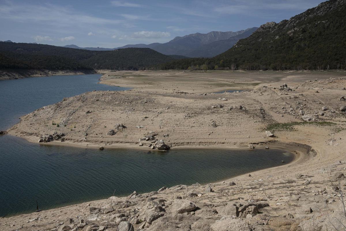 El embalse de Darnius Boadella y el río Muga bajo los efectos de la ...