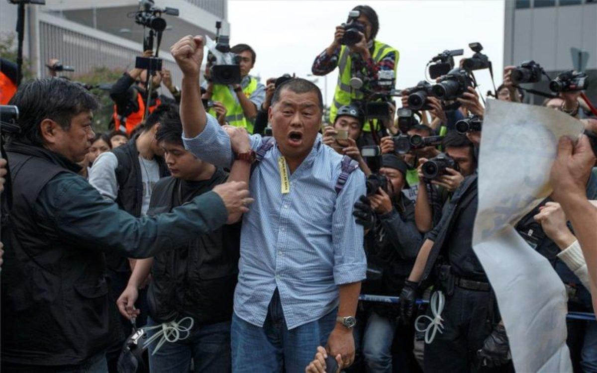 Detienen en Hong Kong a Jimmy Lai Chee-ying fundador del Apple Daily