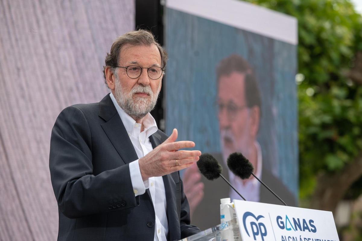 Rajoy: "Ni el tipo con más humor del mundo aguanta 4 años más de ...