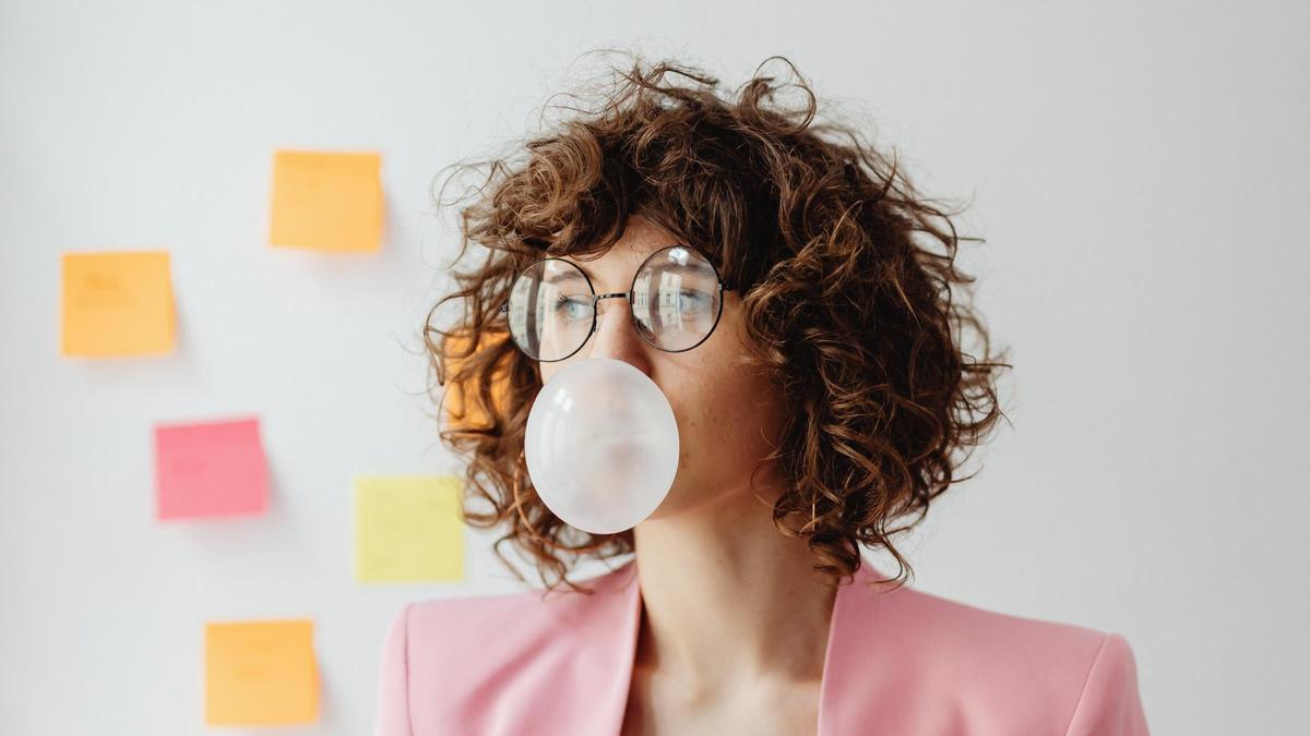 Parece inofensivo, pero… ¿Qué le pasa a tu cuerpo cuando comes chicle?