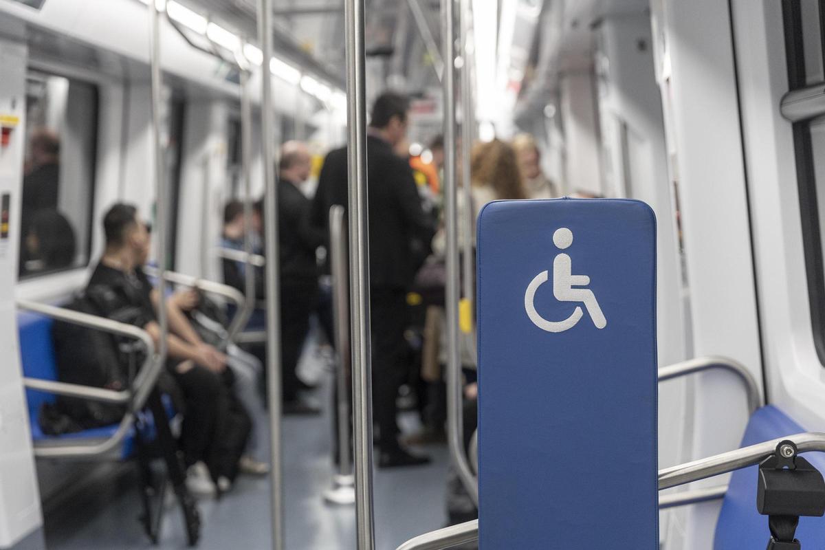 La L3 del metro de Barcelona estrena el primer tren de la serie 7.000