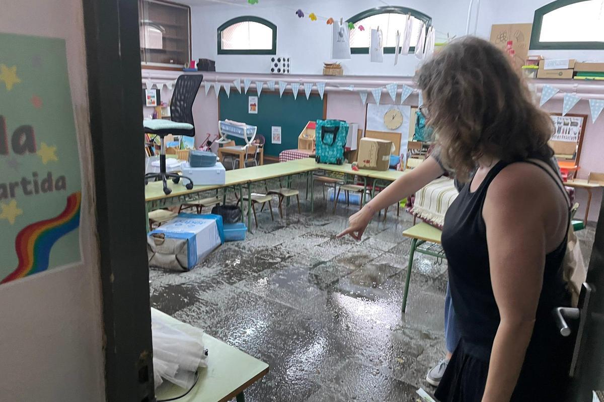 La lluvia inunda el gimnasio y un aula de la escuela Verd de Girona
