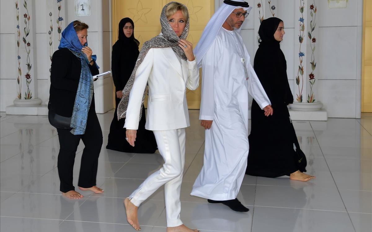 Brigitte Macron, a la Gran Mesquita d'Abu Dhabi