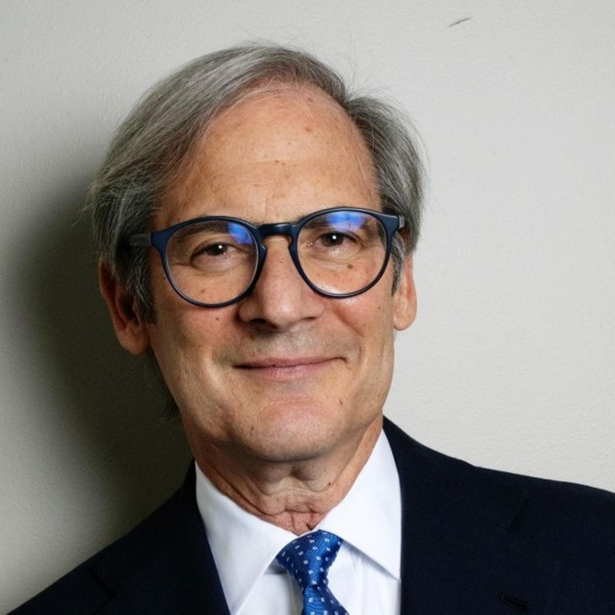 Muere Robert Gottlieb, mítico editor literario de Le Carré y Salman Rushdie