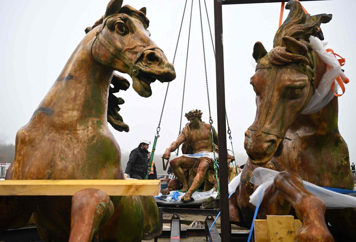 La escultura de Apolo en su Carro tras la restauración vuelve al ...