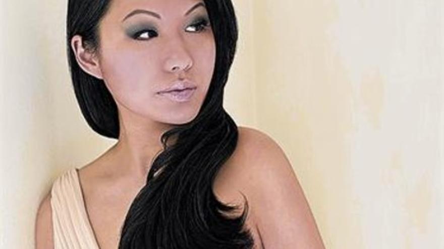 La violinista Sarah Chang debuta en el Auditori con la OBC