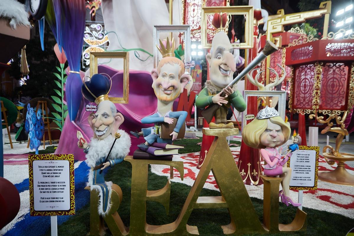 Selección de 'ninots' de la sección especial de las Fallas de Valencia ...