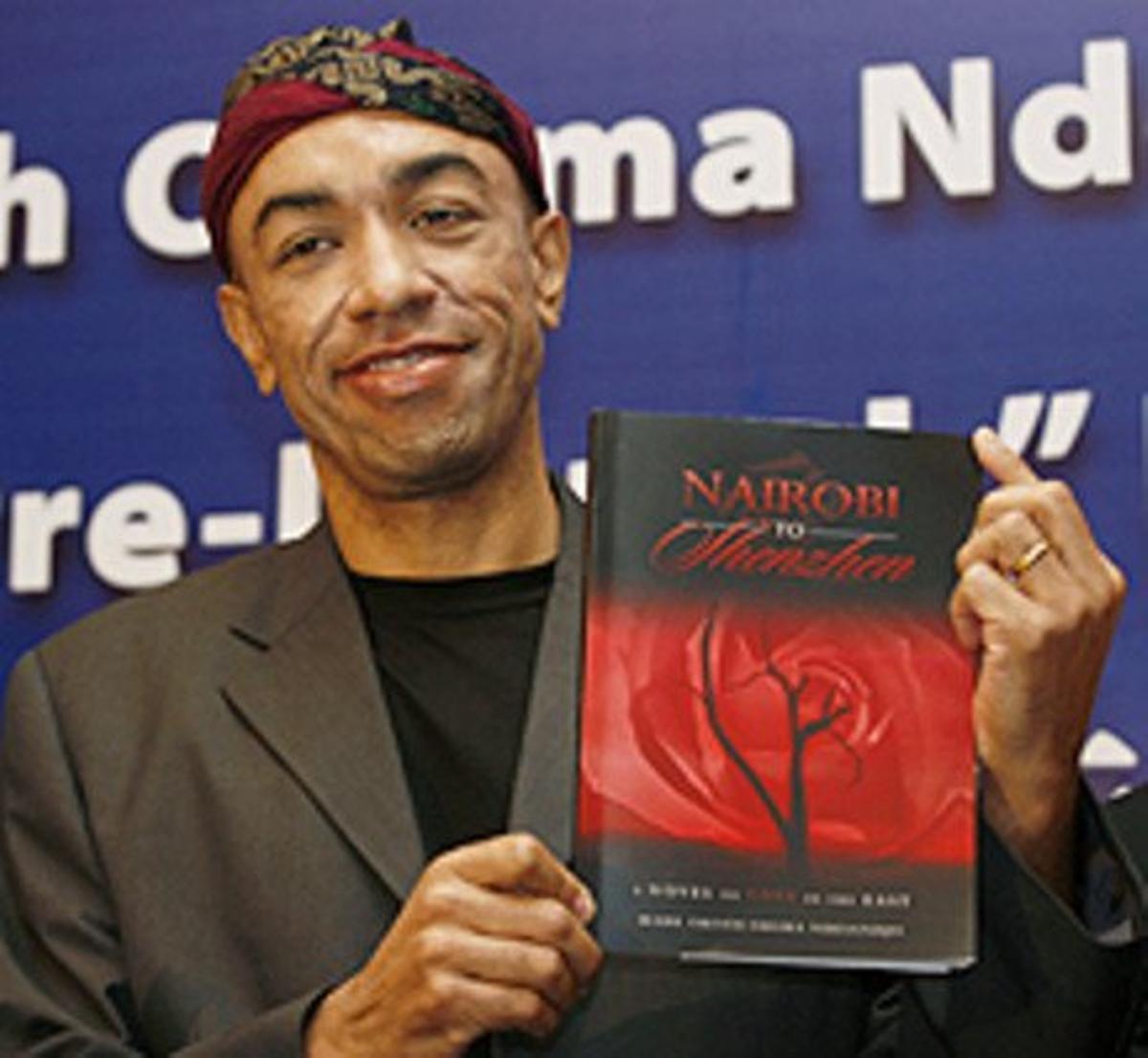 El hermanastro de Obama aborda los malos tratos en unas memorias noveladas