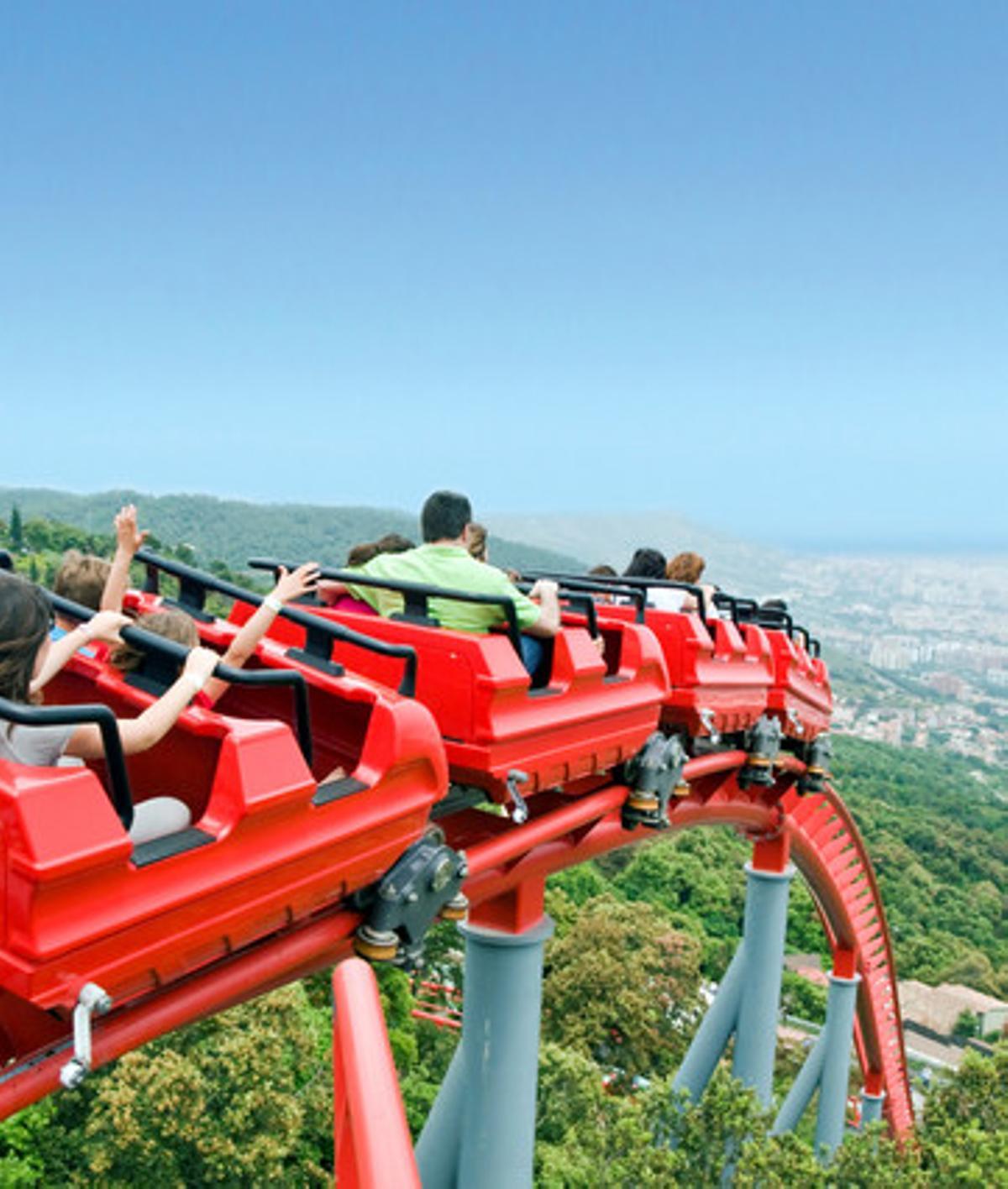 EL PERIÓDICO ofrece diversión a tope en el parque del Tibidabo