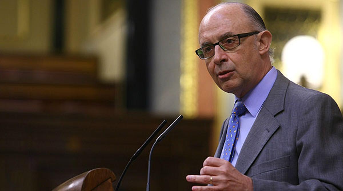 Montoro durante su intervención en la sesión de control del Gobierno