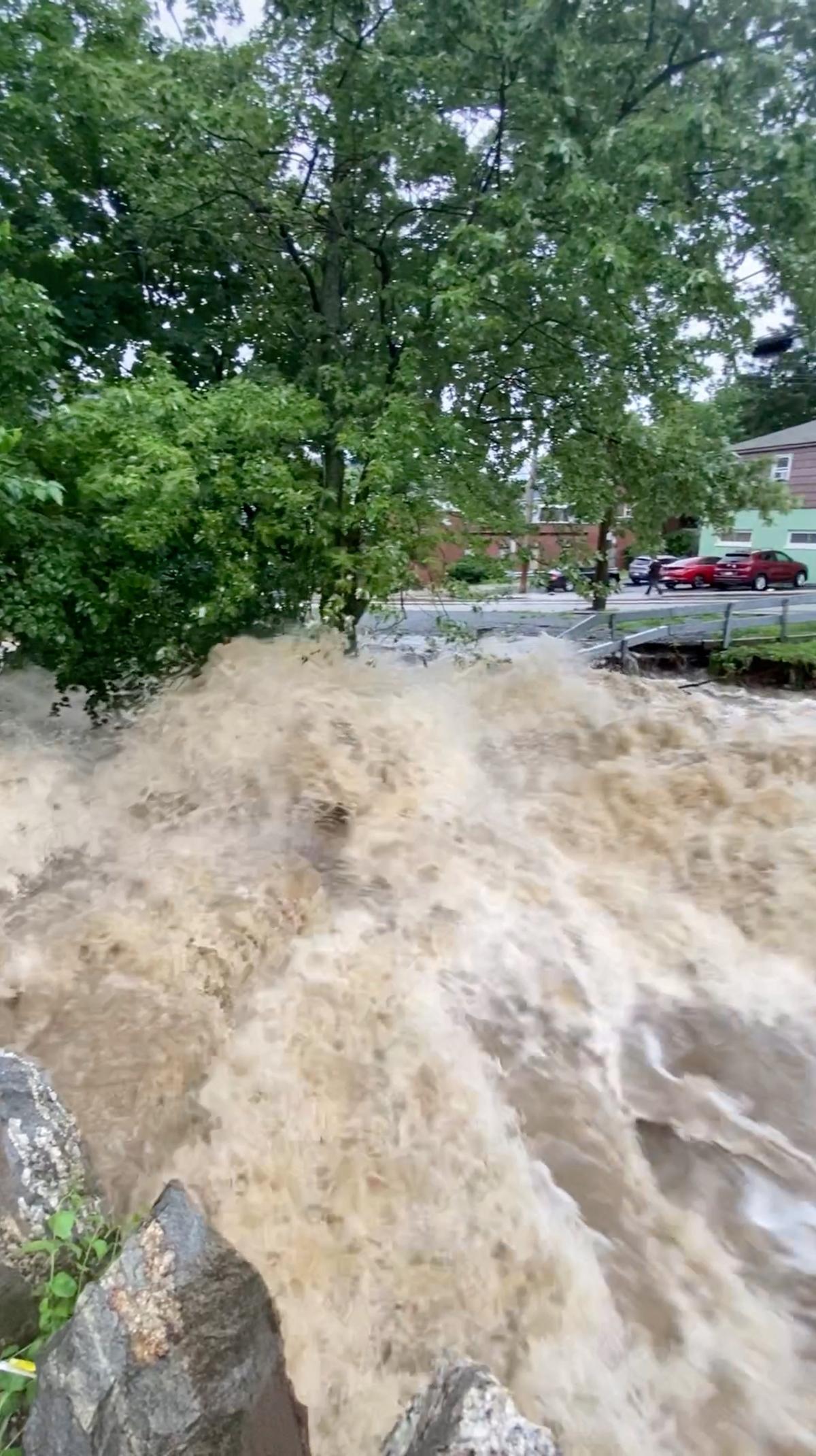 Inundaciones Repentinas Por Fuertes Lluvias En El Estado De Nueva York