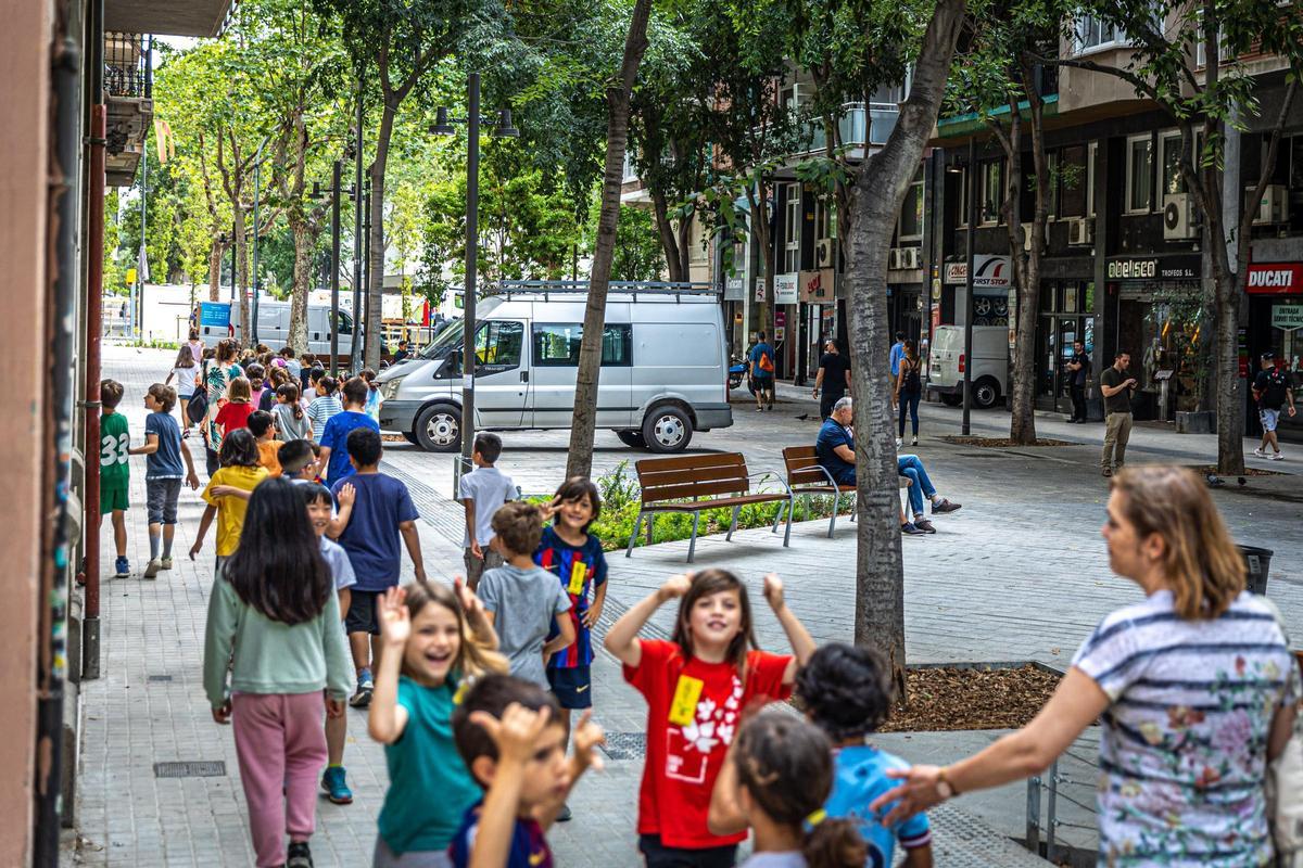 Escenas inesperadas de la Superilla del Eixample | FOTOS