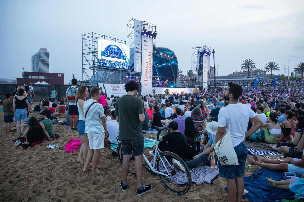 Concierto de la OBC en la playa de Bogatell | FOTOS