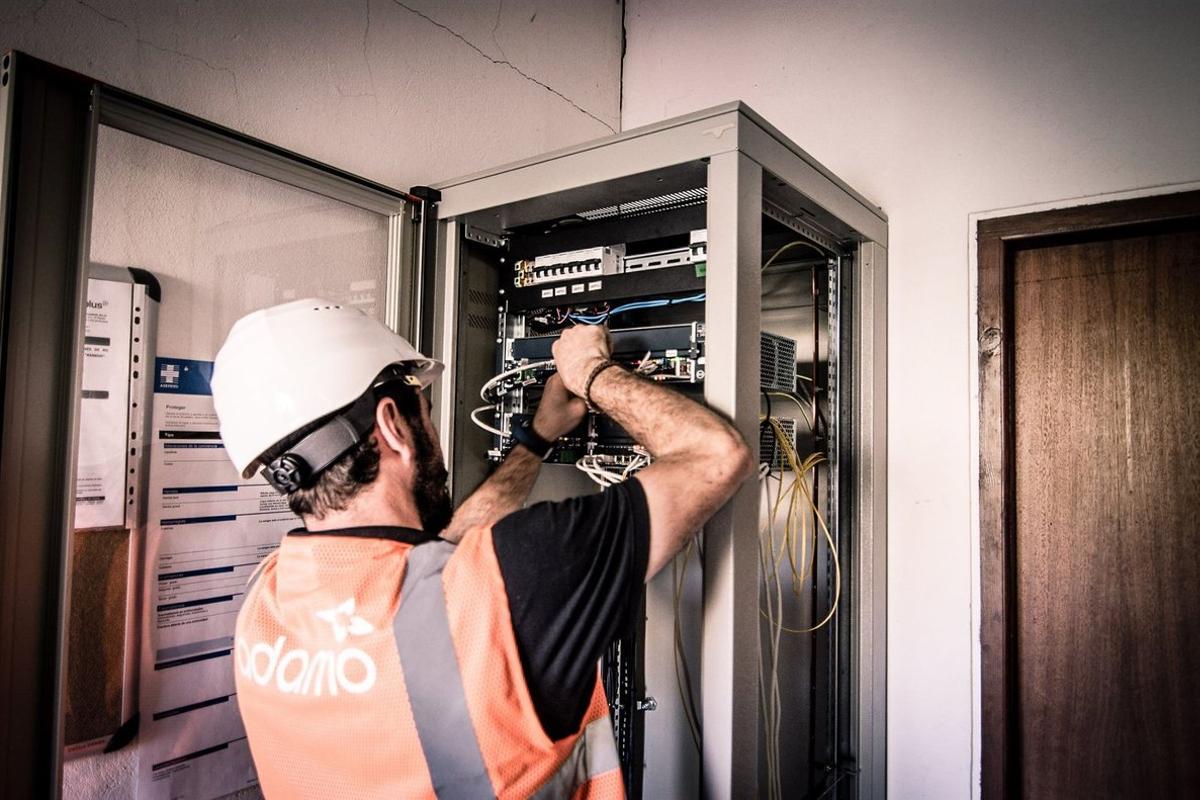 Adamo capta 100 millones para superar el millón de hogares conectados