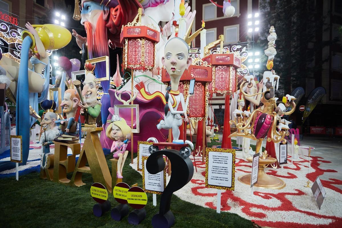 Selección de 'ninots' de la sección especial de las Fallas de Valencia ...