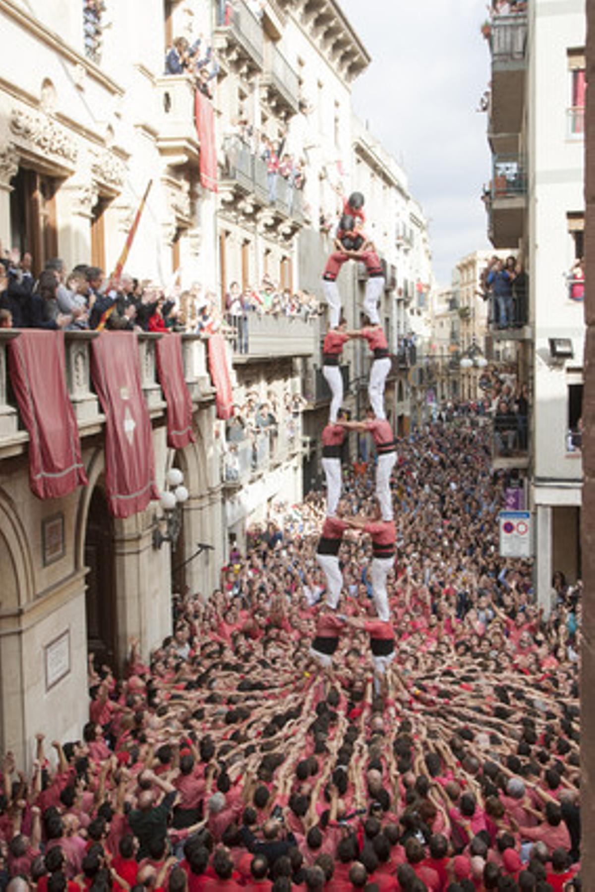 La Vella toca el cielo con castells de máxima dificultad en Valls