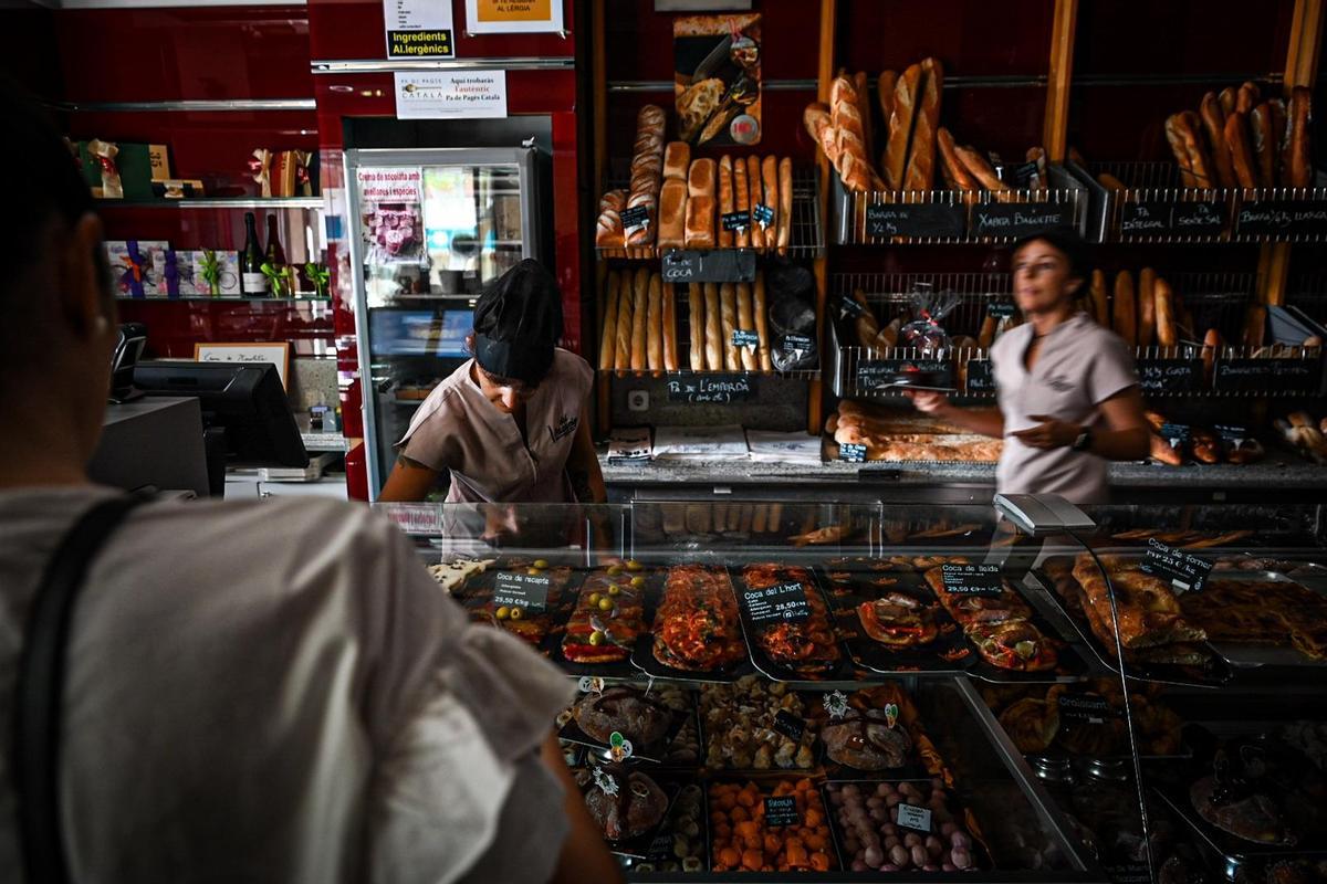 Apagón comercial en los barrios de Barcelona | FOTOS