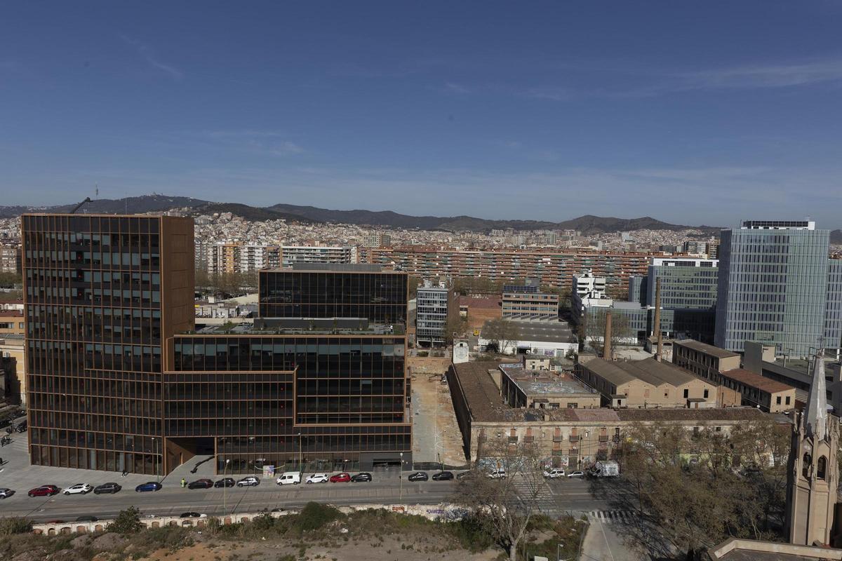 Así es por dentro la nave 'Klein' de la fábrica La Escocesa del Poblenou, en la calle Pere IV ...