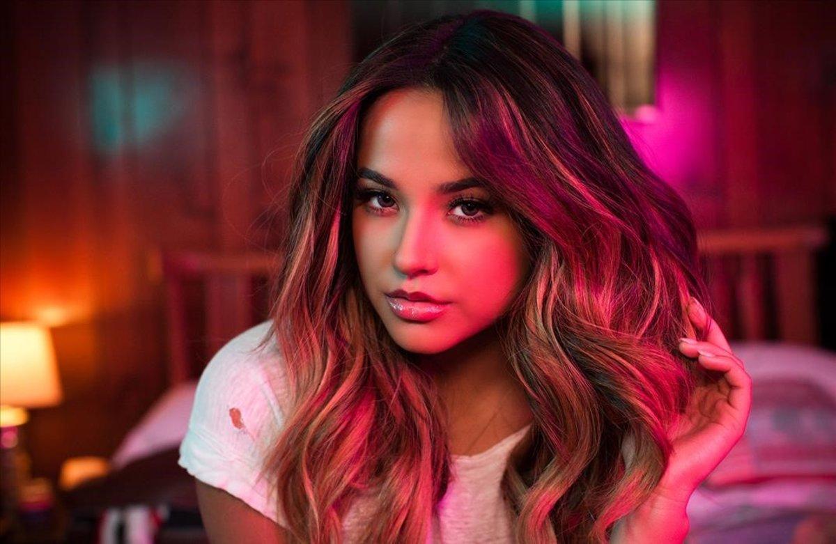 Becky G tiene estas canas desde los 14 años: explica el motivo a sus seguidores