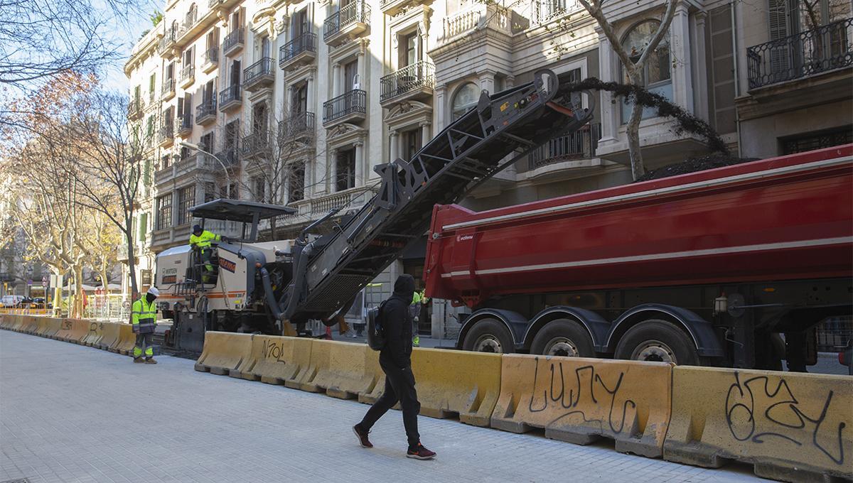 Las obras del eje verde de Consell de Cent cambian de fase | FOTOS