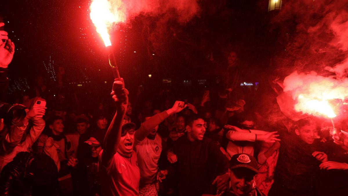 Seguidores marroquís celebran la victoria ante España / FOTOS