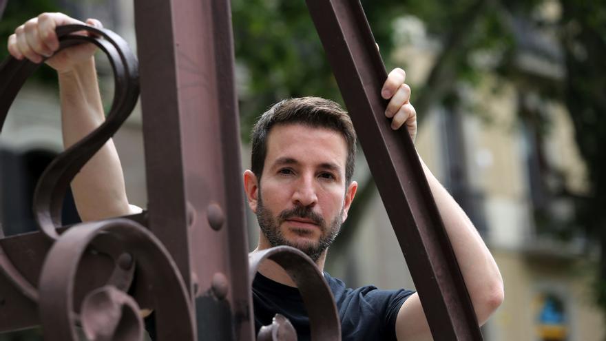 Alex Michaelides: "Conocí a terapeutas tan locos como los pacientes a ...