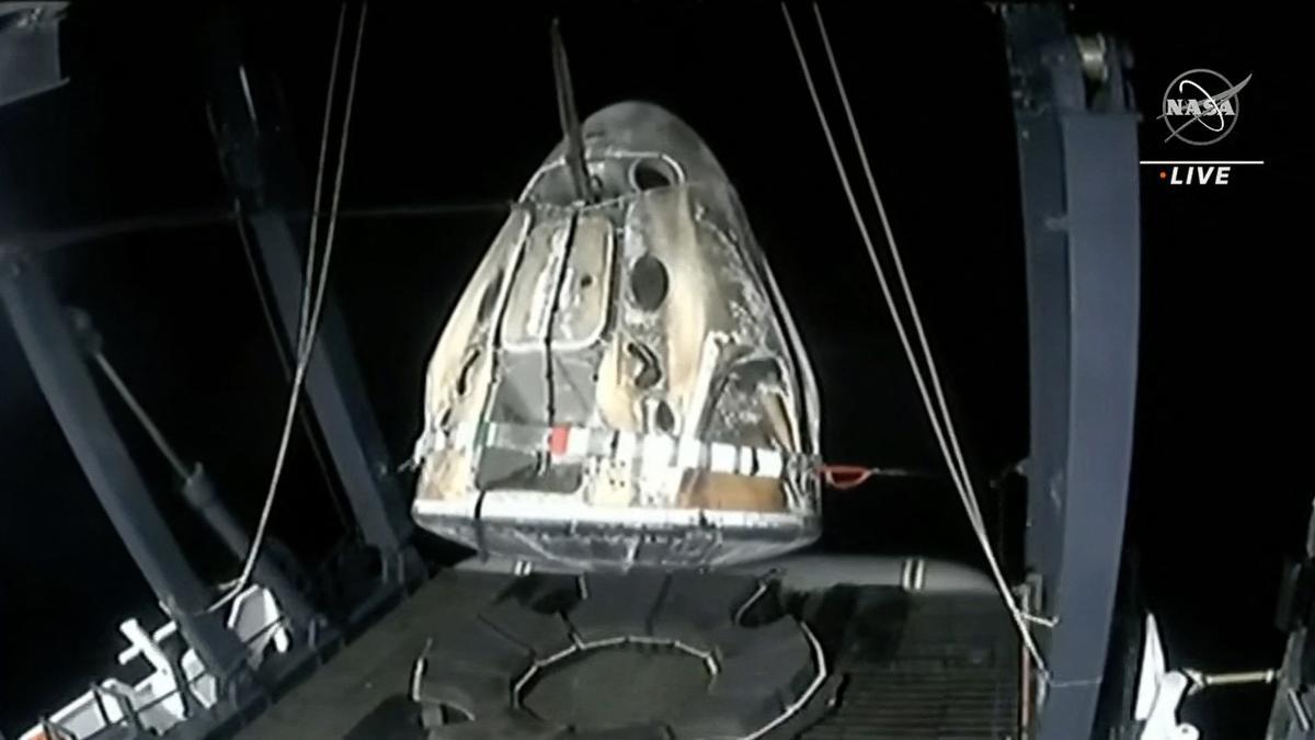 La cápsula Dragon ameriza en Florida con los 4 tripulantes de la misión ...