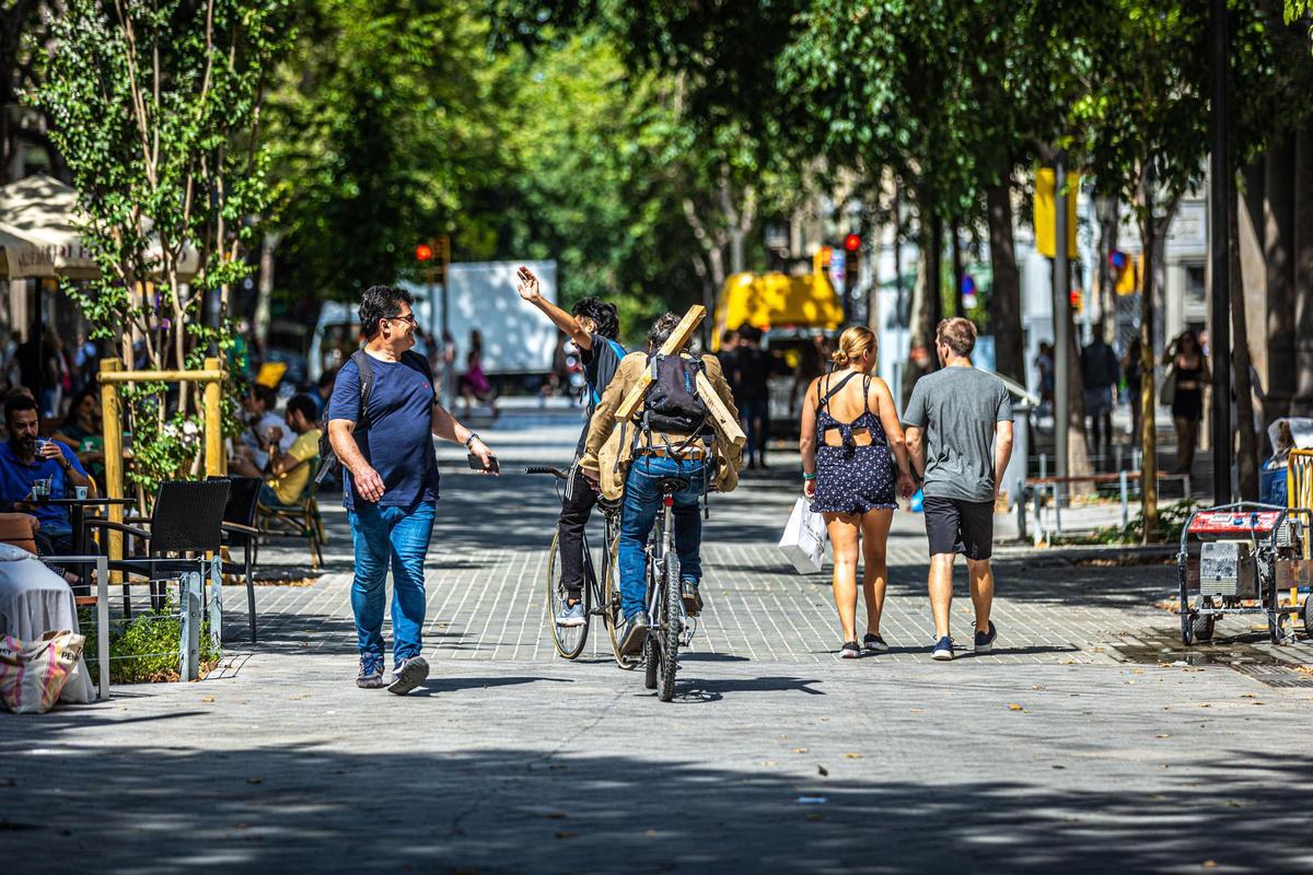 Escenas inesperadas de la Superilla del Eixample | FOTOS