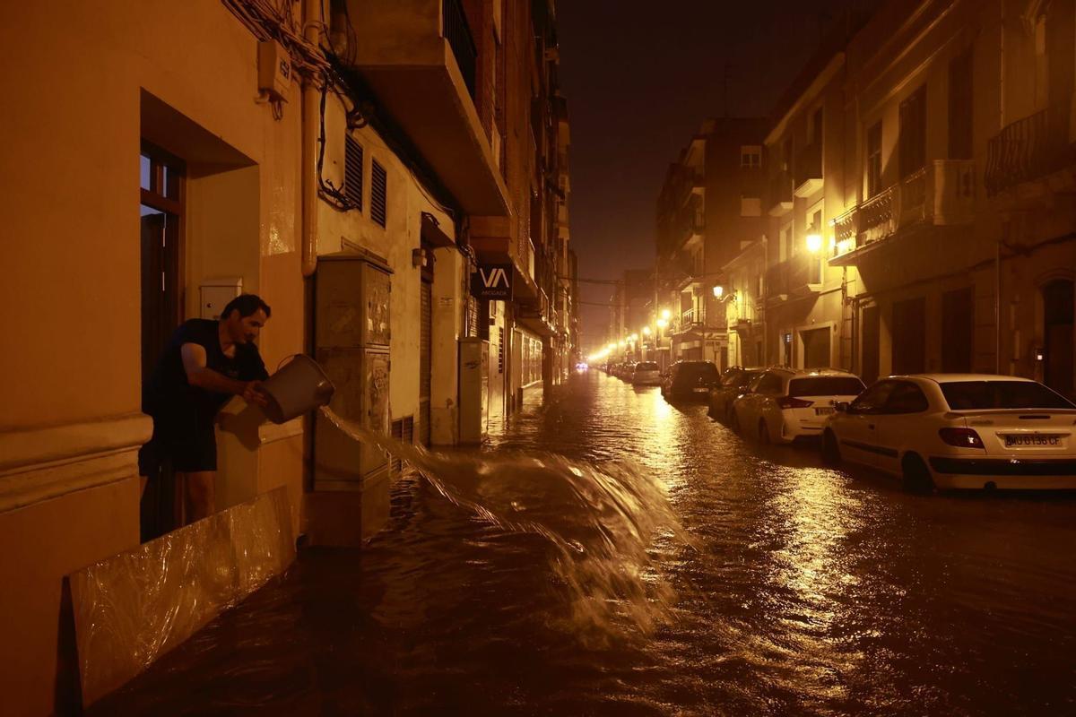 Inundacions a València: la ciutat marca un rècord de pluja al maig amb ...
