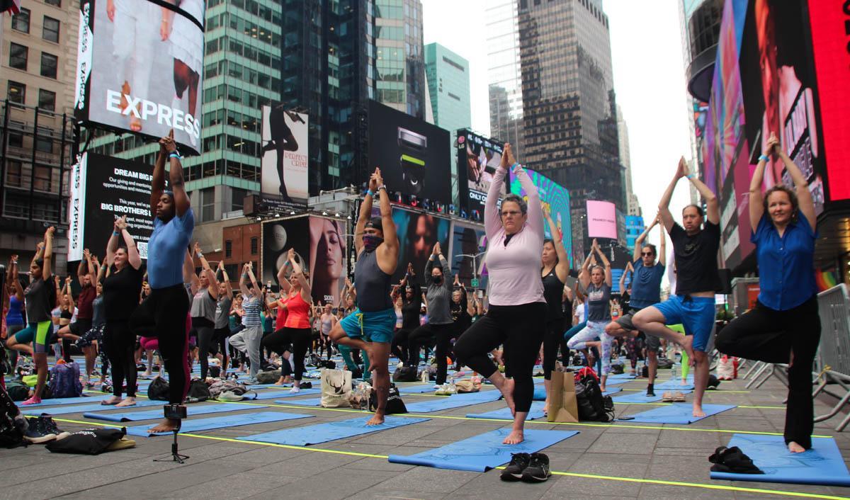 Yoga en Times Square, Nueva York