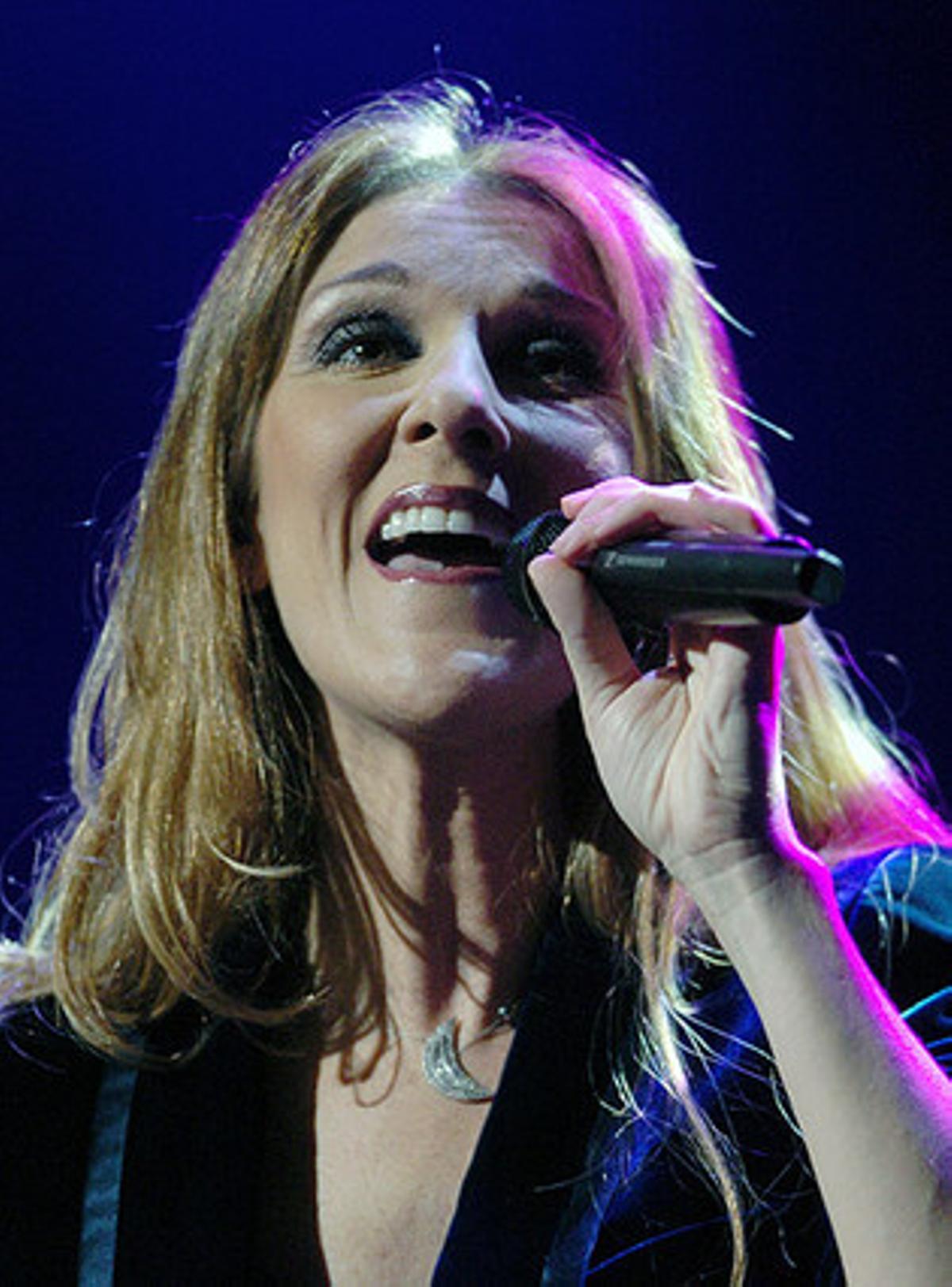 La cantante Céline Dion ingresa en el hospital para evitar el ...