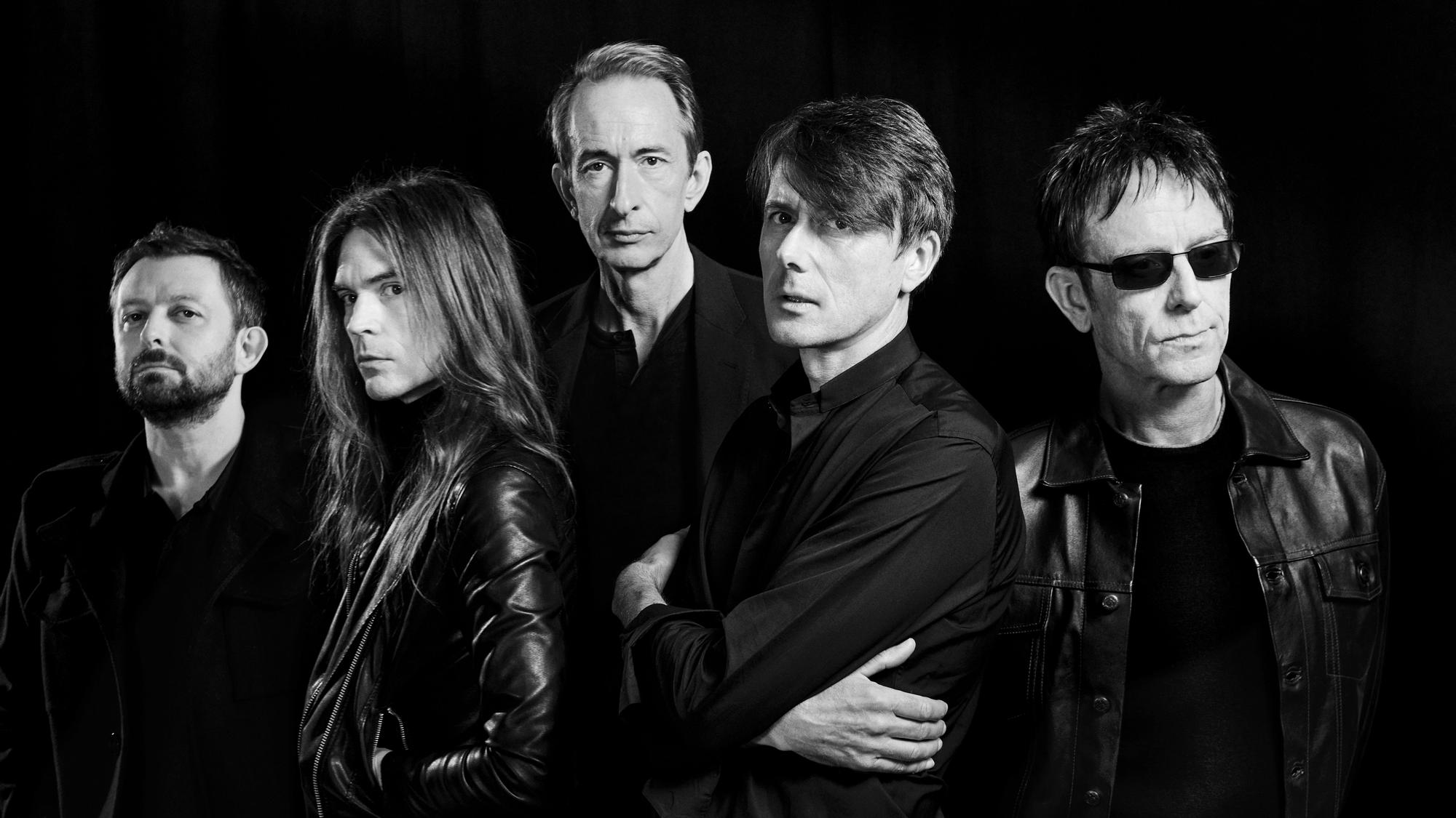 Suede exhibe su furia adulta en 'Autofiction'