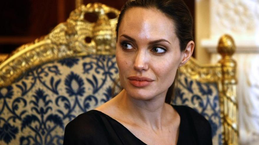 La Tía De Angelina Jolie Fallece De Cáncer De Mama
