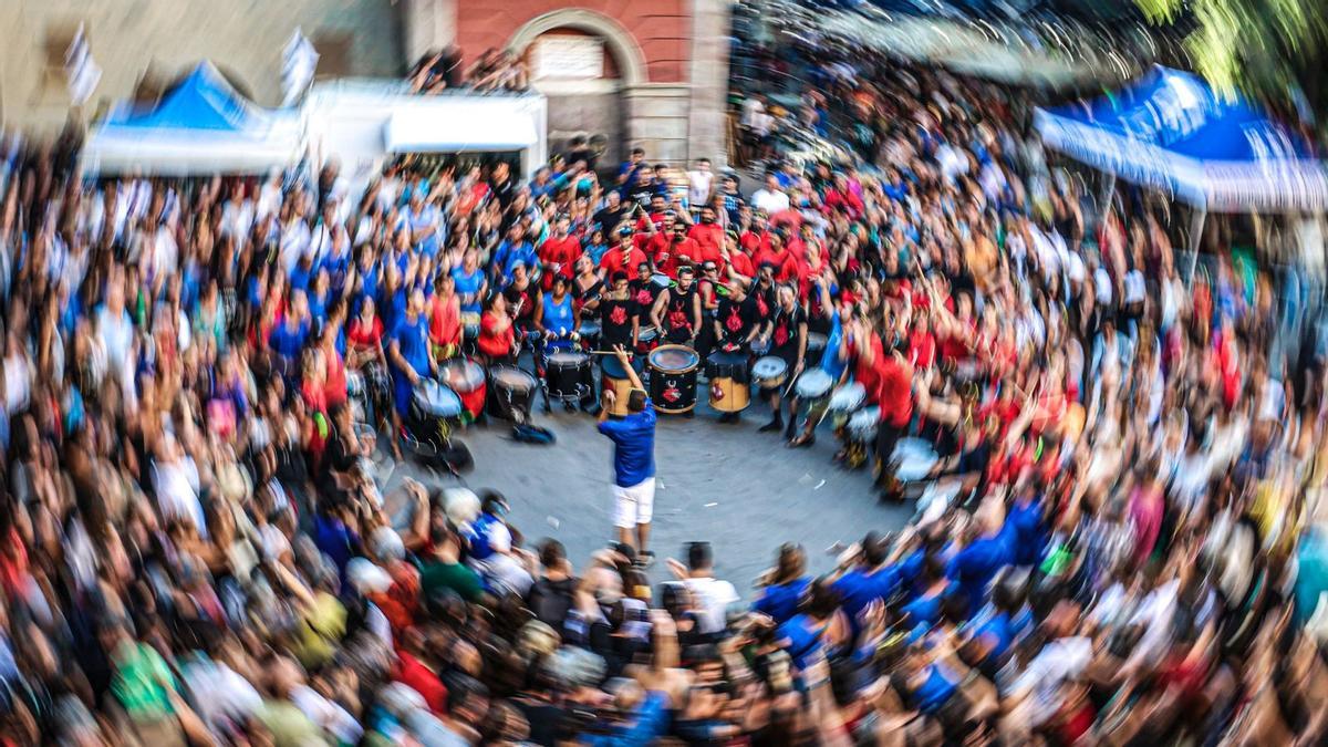 Pregón en Gràcia, inicia la fiesta