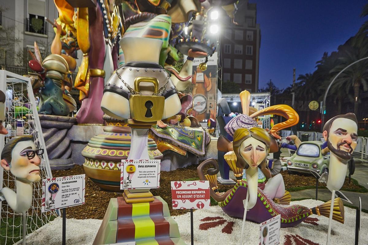 Selección de 'ninots' de la sección especial de las Fallas de Valencia ...