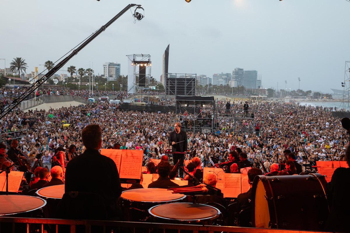 Concierto de la OBC en la playa de Bogatell | FOTOS