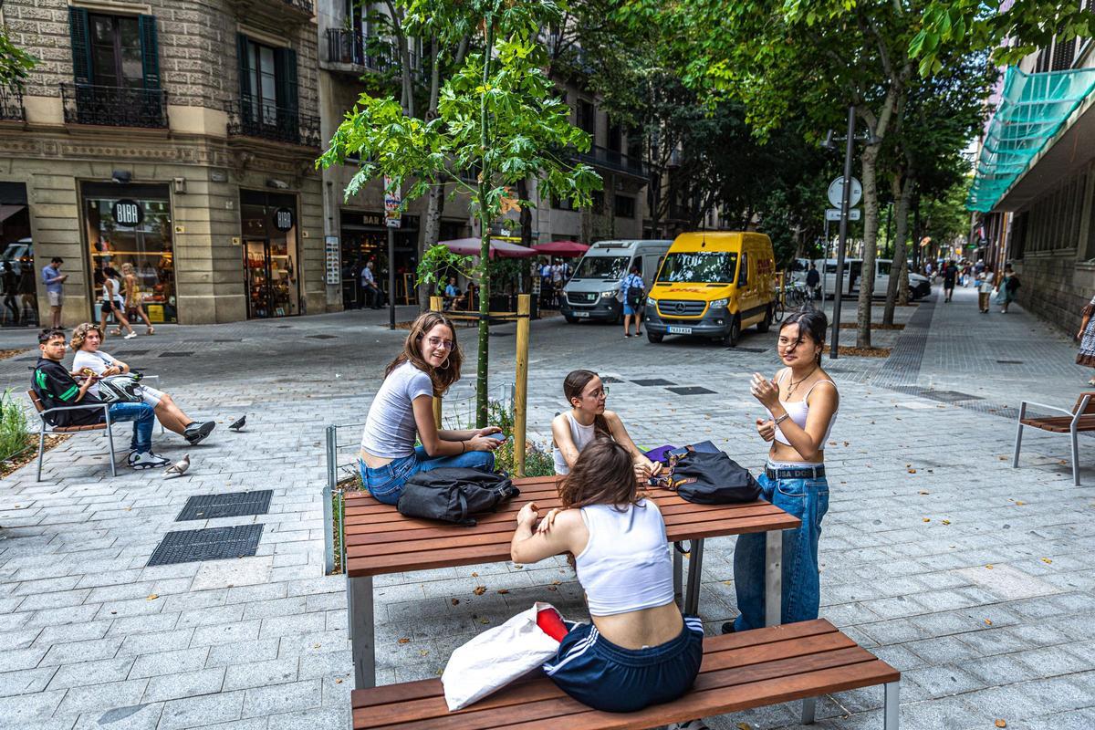 Escenas inesperadas de la Superilla del Eixample | FOTOS