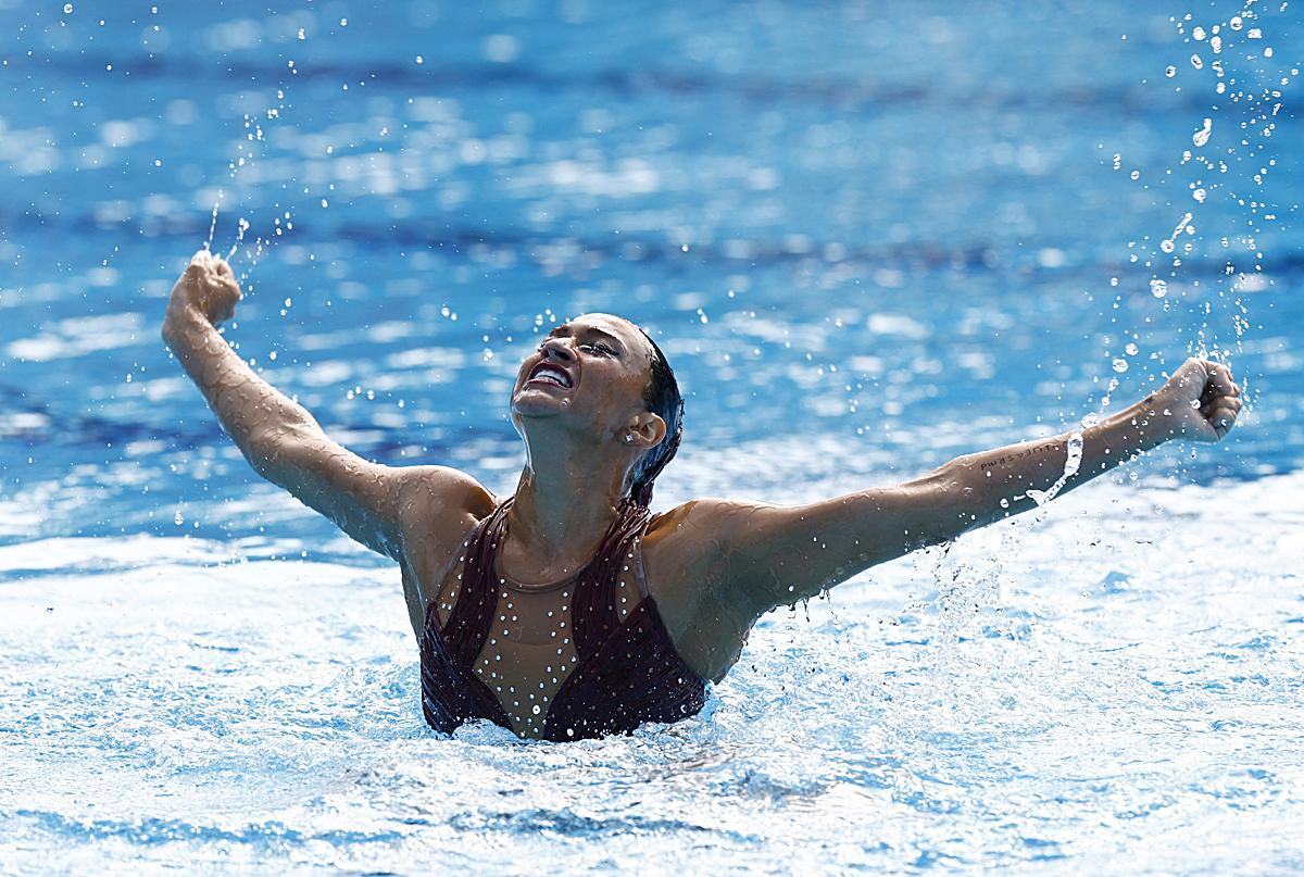 Andrea Fuentes rescata a Anita Álvarez en el mundial de natación | FOTOS