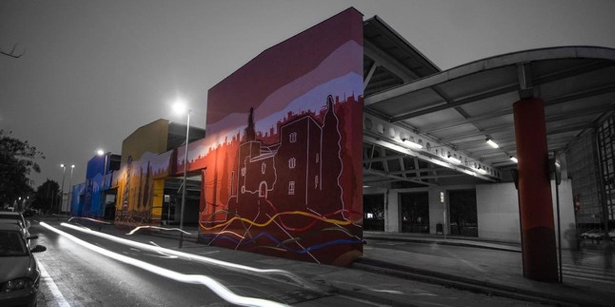 La Factoría Artística de Cornellà llena de color la estación de autobu