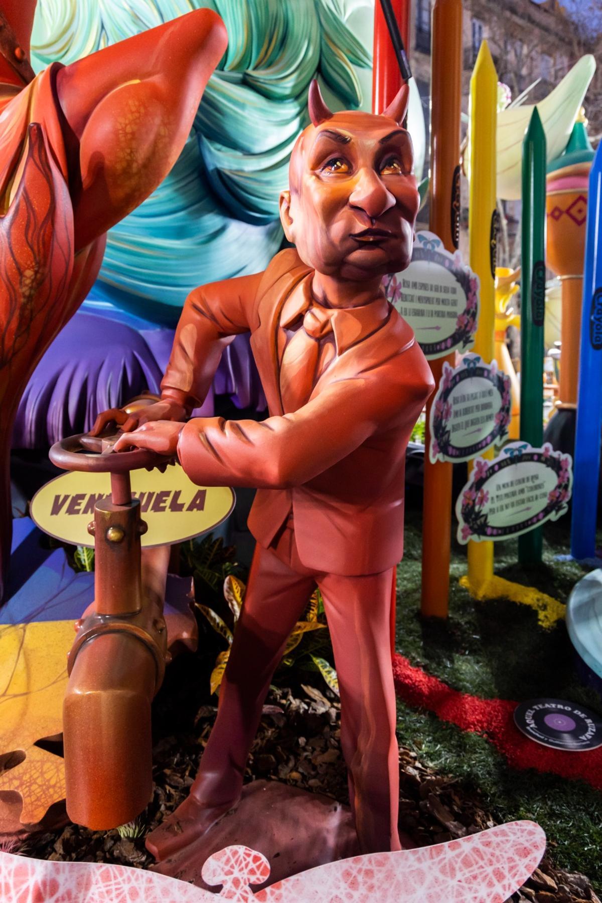 Selección de 'ninots' de la sección especial de las Fallas de Valencia ...