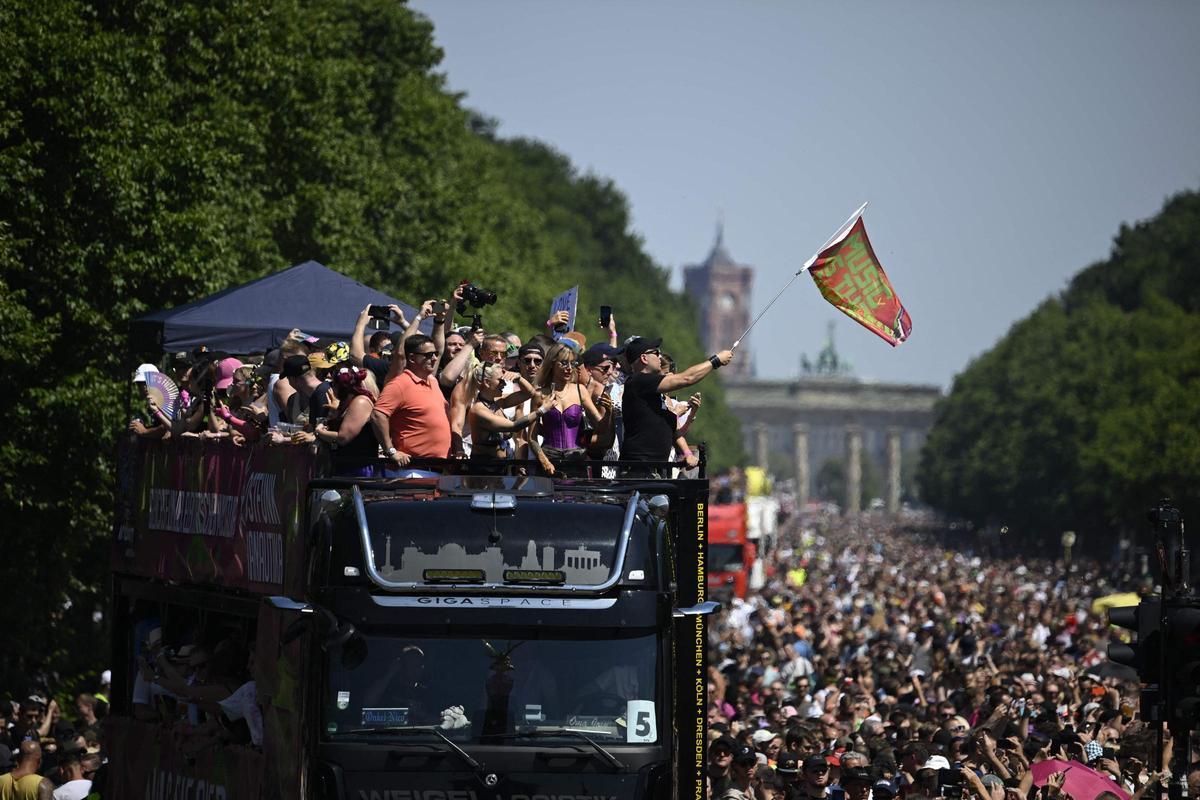 Fiesta techno 'Rave the planet' en Berlín | FOTOS