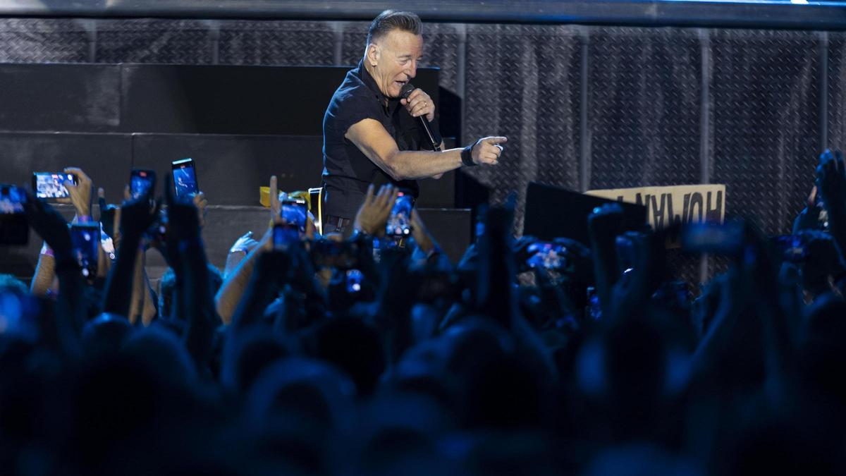 Bruce Springsteen en concierto en el Estadi Olimpic de Barcelona/FOTOS