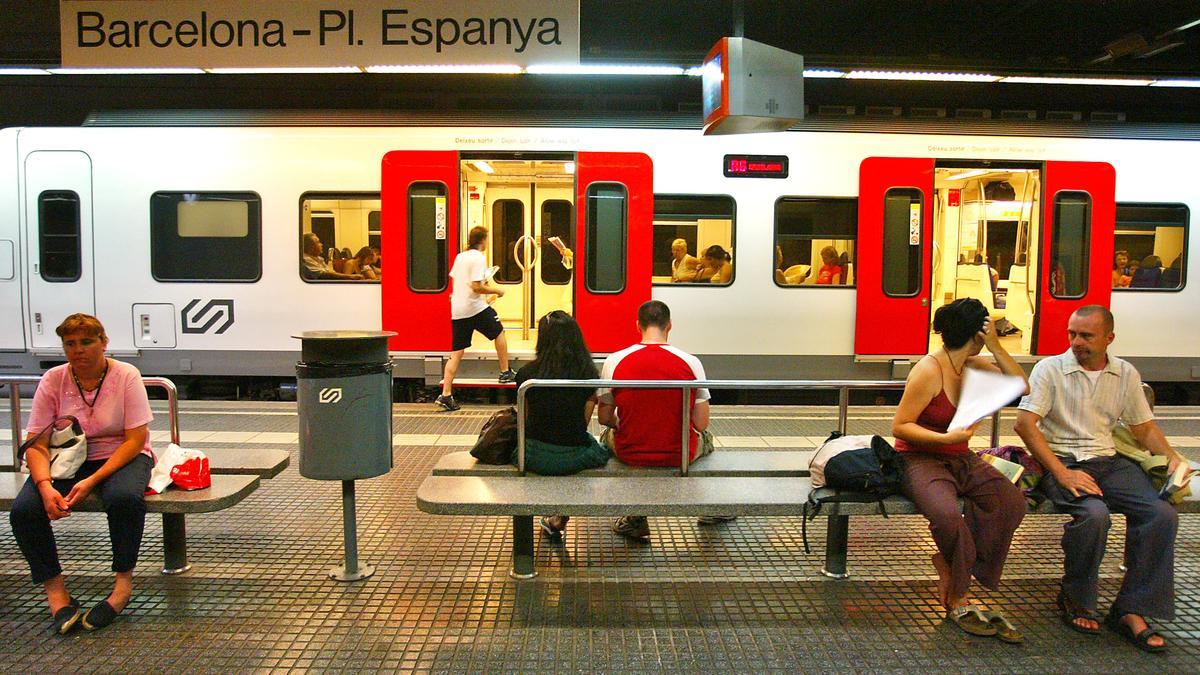 Así es el refuerzo de los trenes de FGC durante el Mobile en Barcelona
