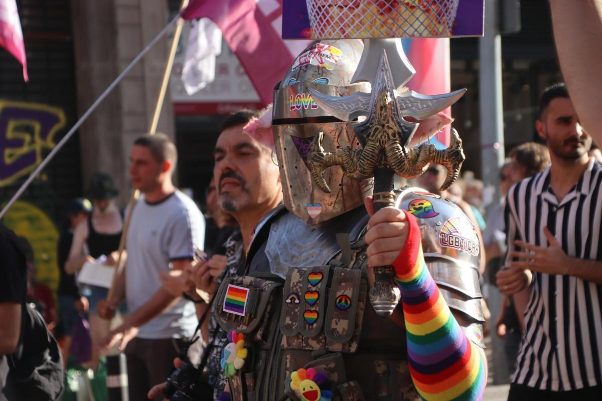 Cientos de personas participan en la marcha con motivo del Orgullo ...