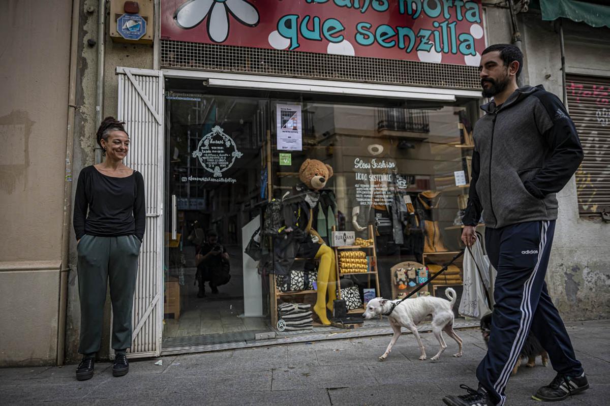 Apagón comercial en los barrios de Barcelona | FOTOS